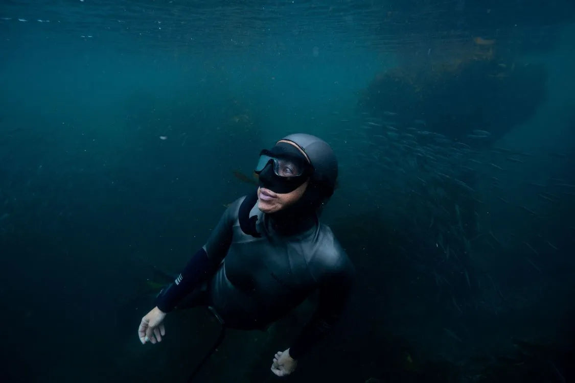 Curved Lens vs. Flat Lens Dive Masks: Exploring the AGULHAS Mokarran M ...
